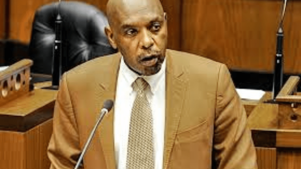 Ukugwetshwa komuntu wokuqala ngokugwamanda amandla ombuso kubuyisa ...